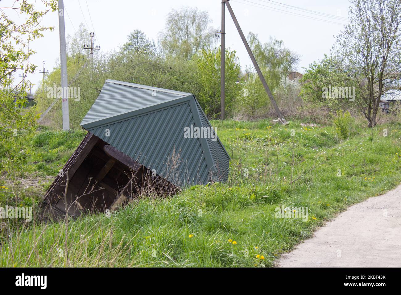 Toppled building hi-res stock photography and images - Alamy