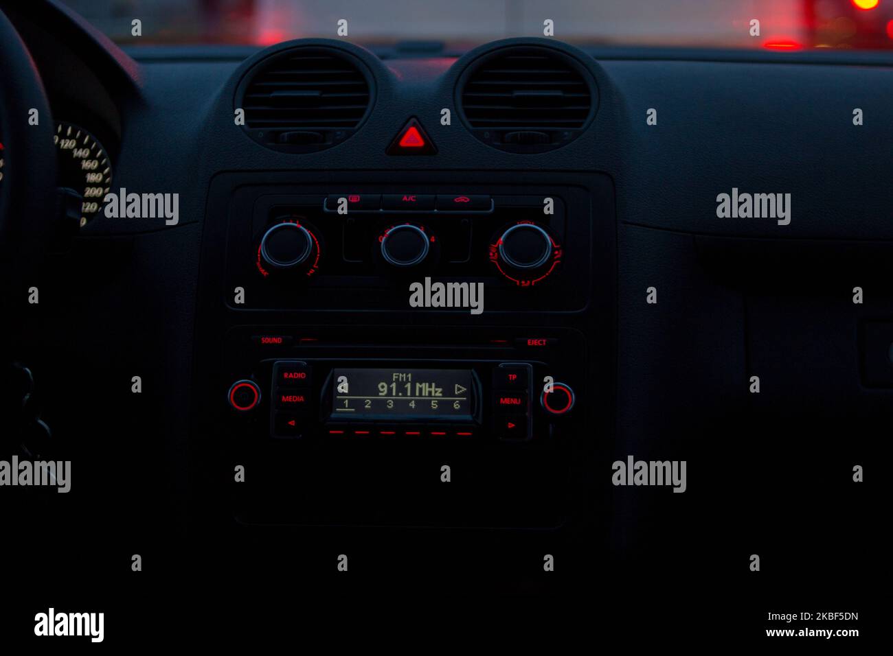 At night, listening to the radio in the car celebrates the red light ...