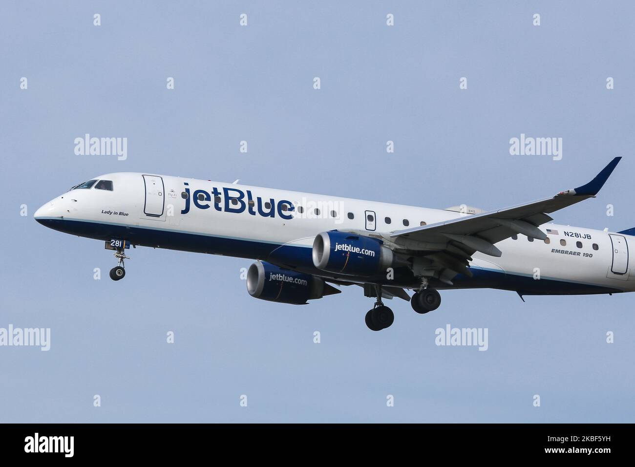 Embraer e190 regional jet hi-res stock photography and images - Alamy
