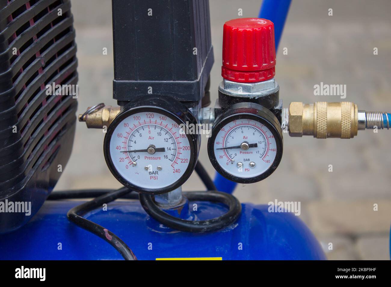 Air compressor gauge hi-res stock photography and images - Alamy