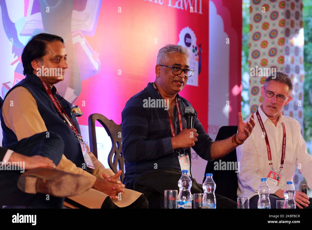 Indian news anchor rajdeep sardesai hi-res stock photography and images ...