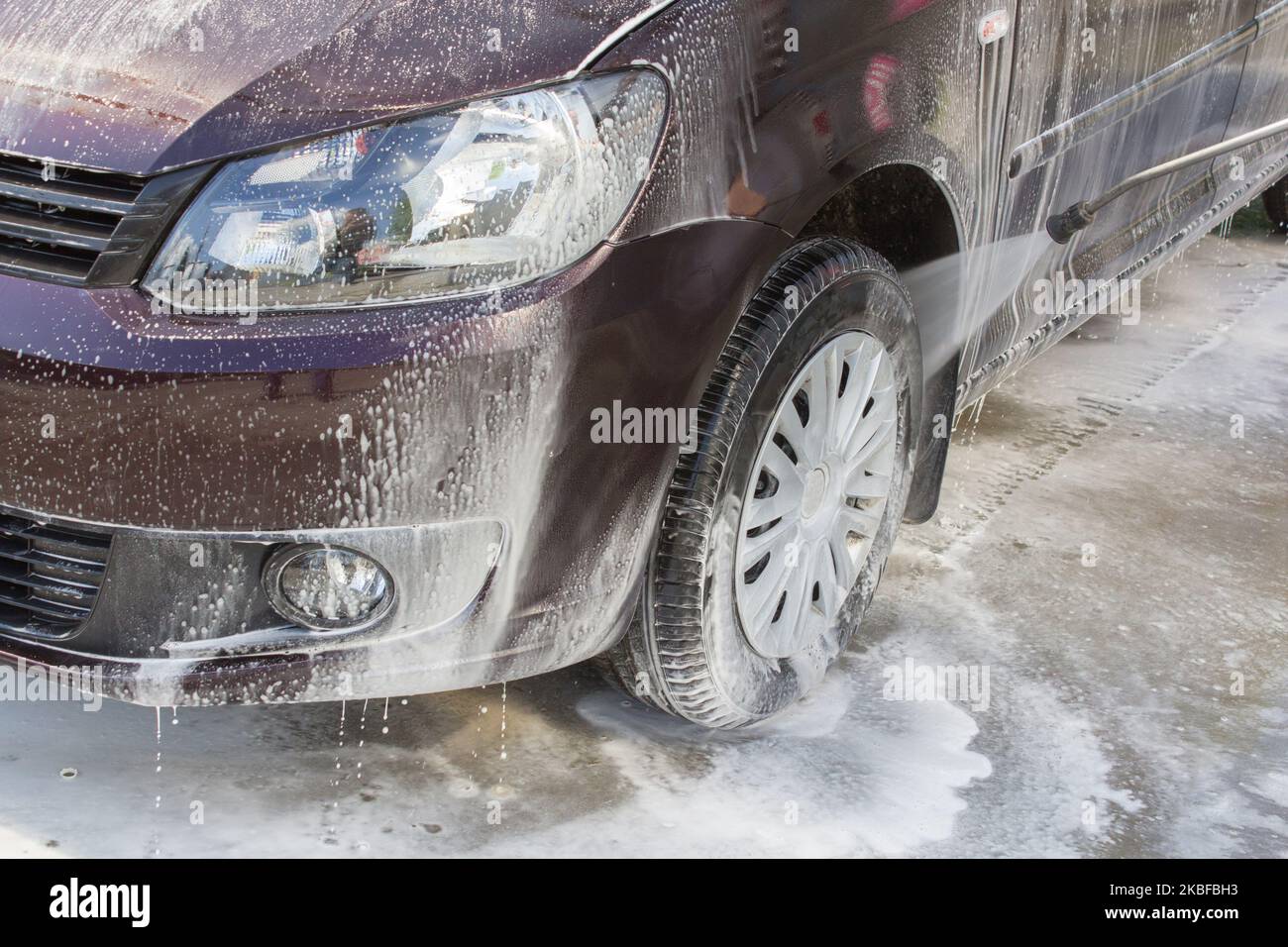 Car wash wheel hi-res stock photography and images - Alamy