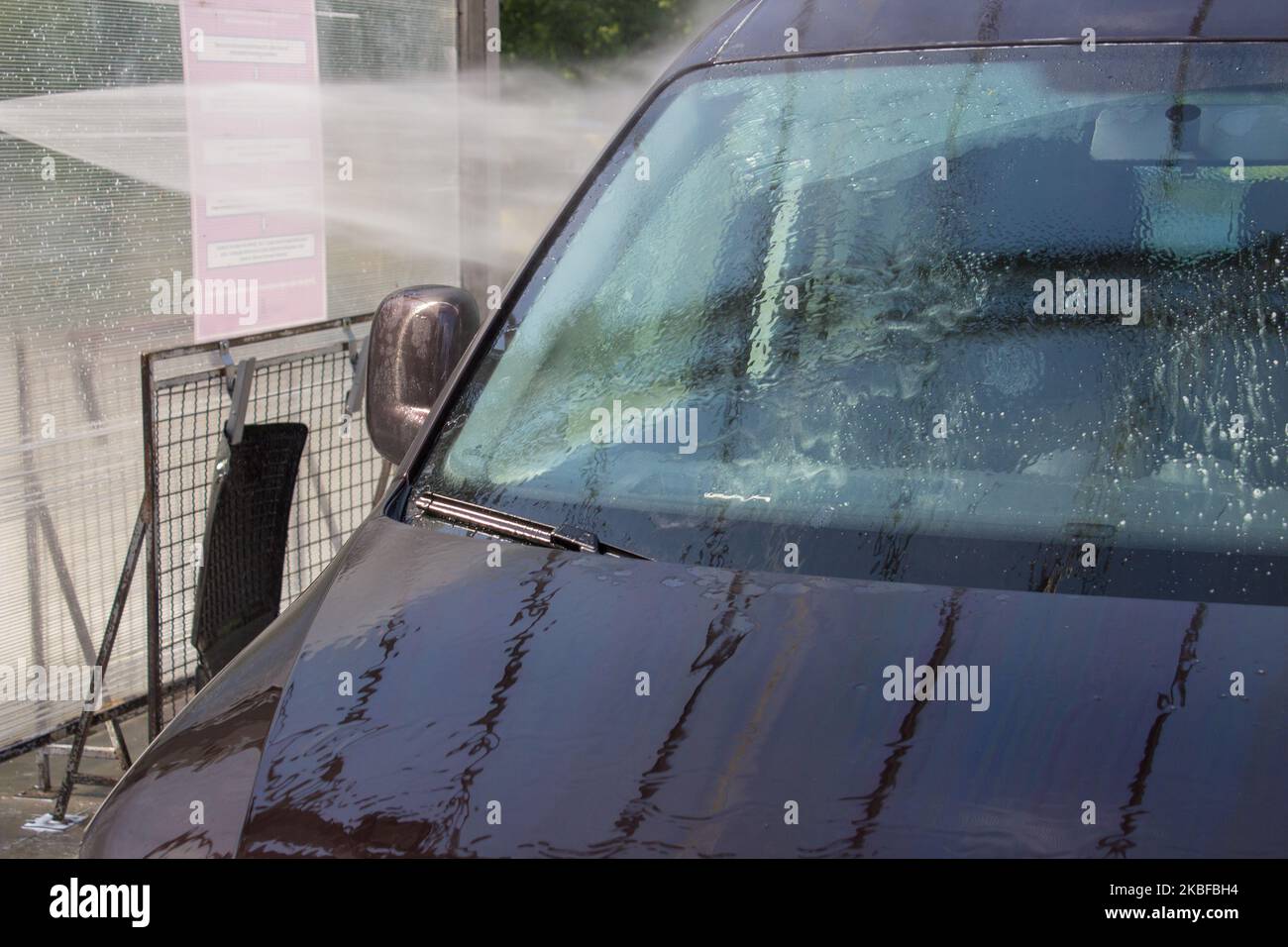 Clean the windshield hi-res stock photography and images - Alamy