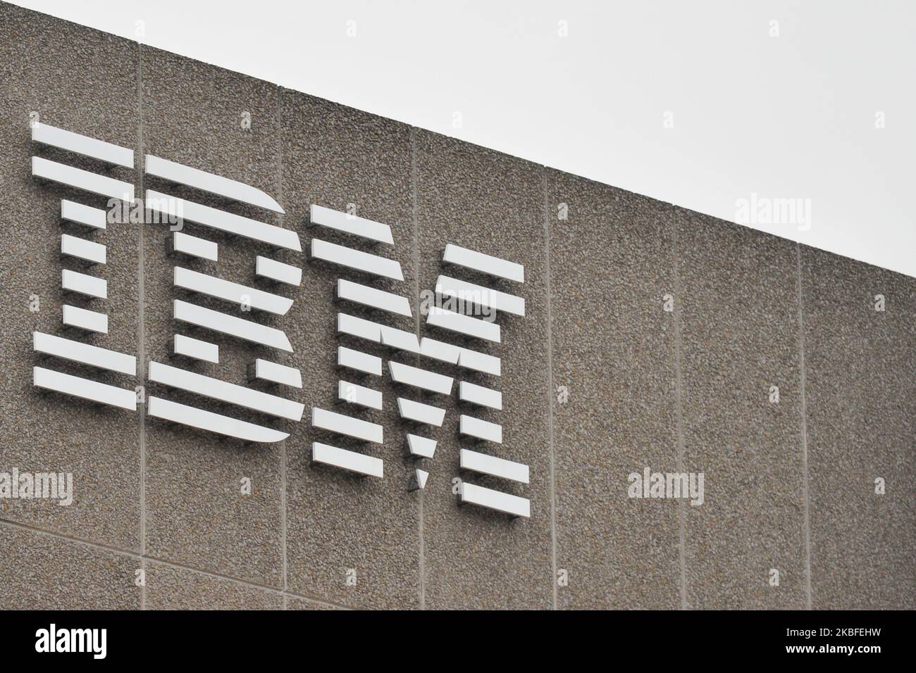 Ibm logo building hi-res stock photography and images - Alamy