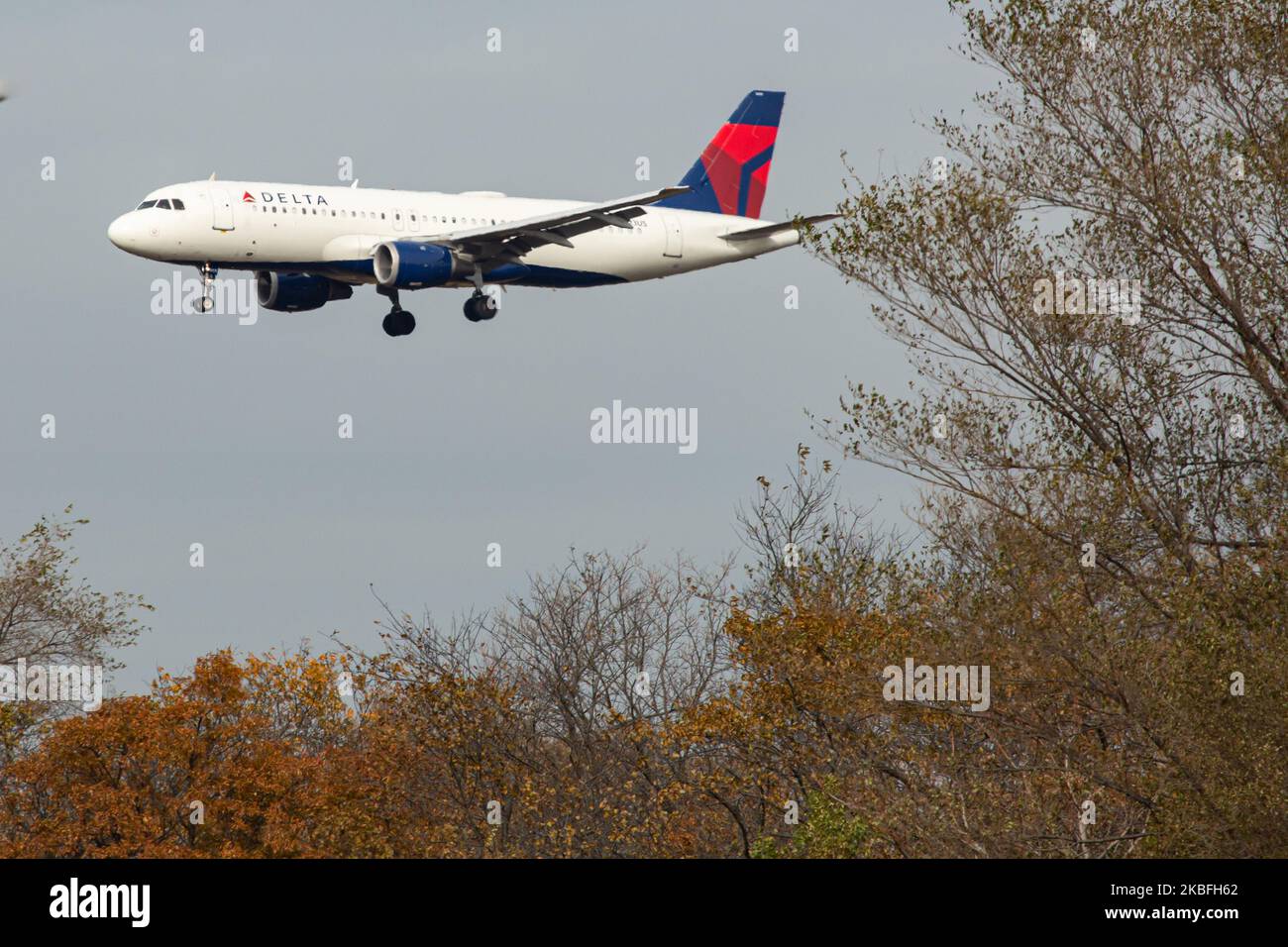 Delta Air Lines Airbus A320 commercial aircraft as seen on final ...