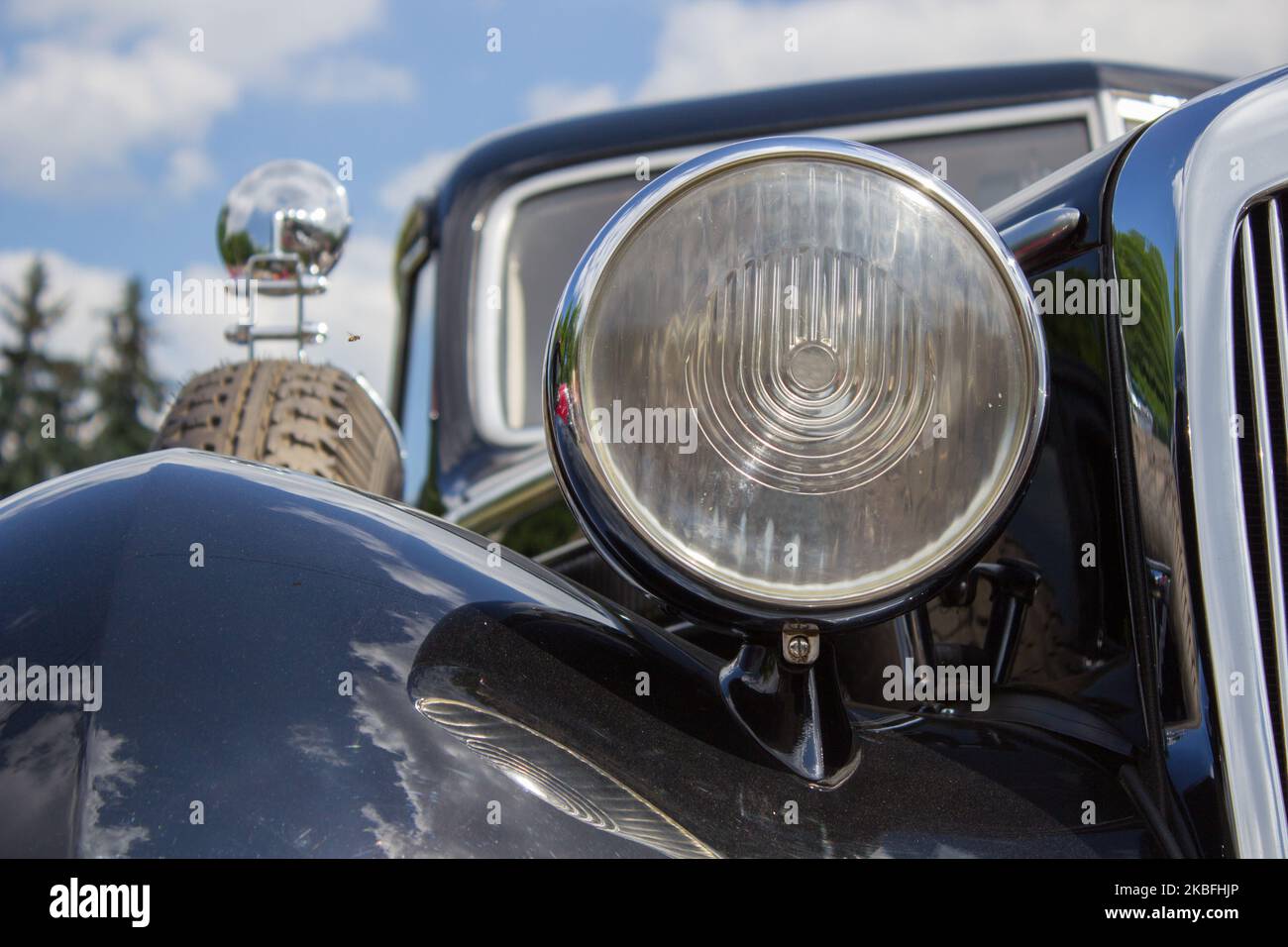 Round headlight hi-res stock photography and images - Alamy