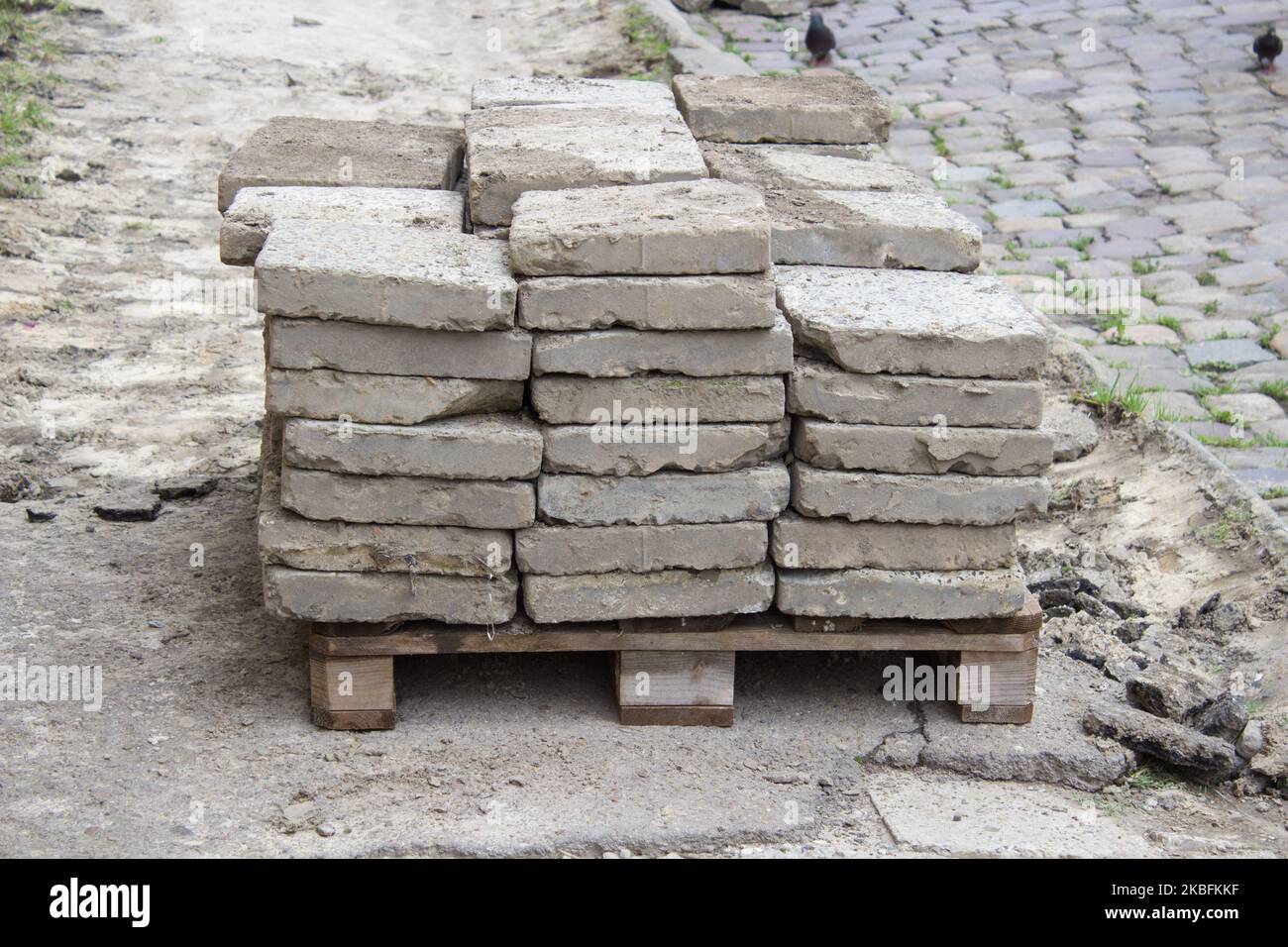 Dirty Pavement brick pile laying in chaos Stock Photo - Alamy