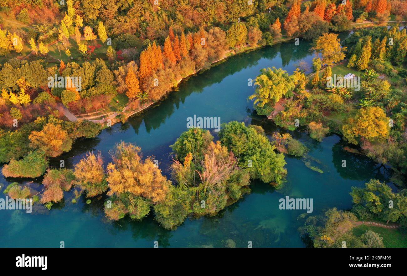 Aerial photos show the beautiful autumn scenery of the ten-li strand in ...