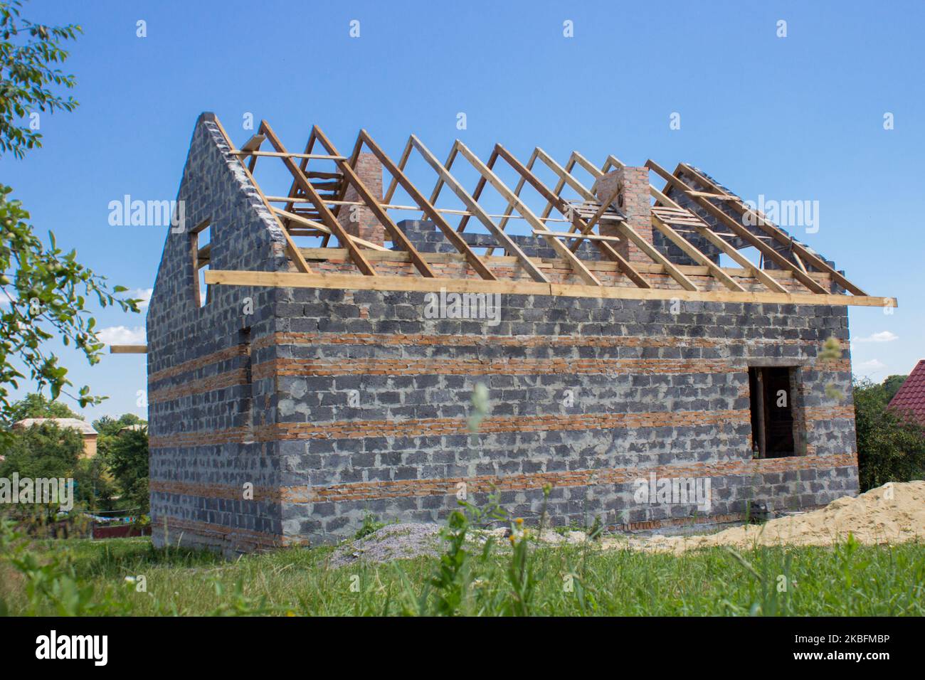 Installation progress rafters hi-res stock photography and images - Alamy
