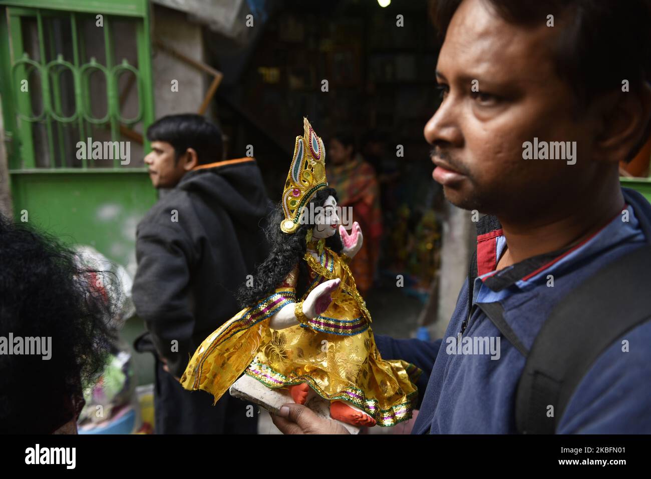 Preparation on the eve of Saraswati Puja (Hindu goddess) in Kolkata ...