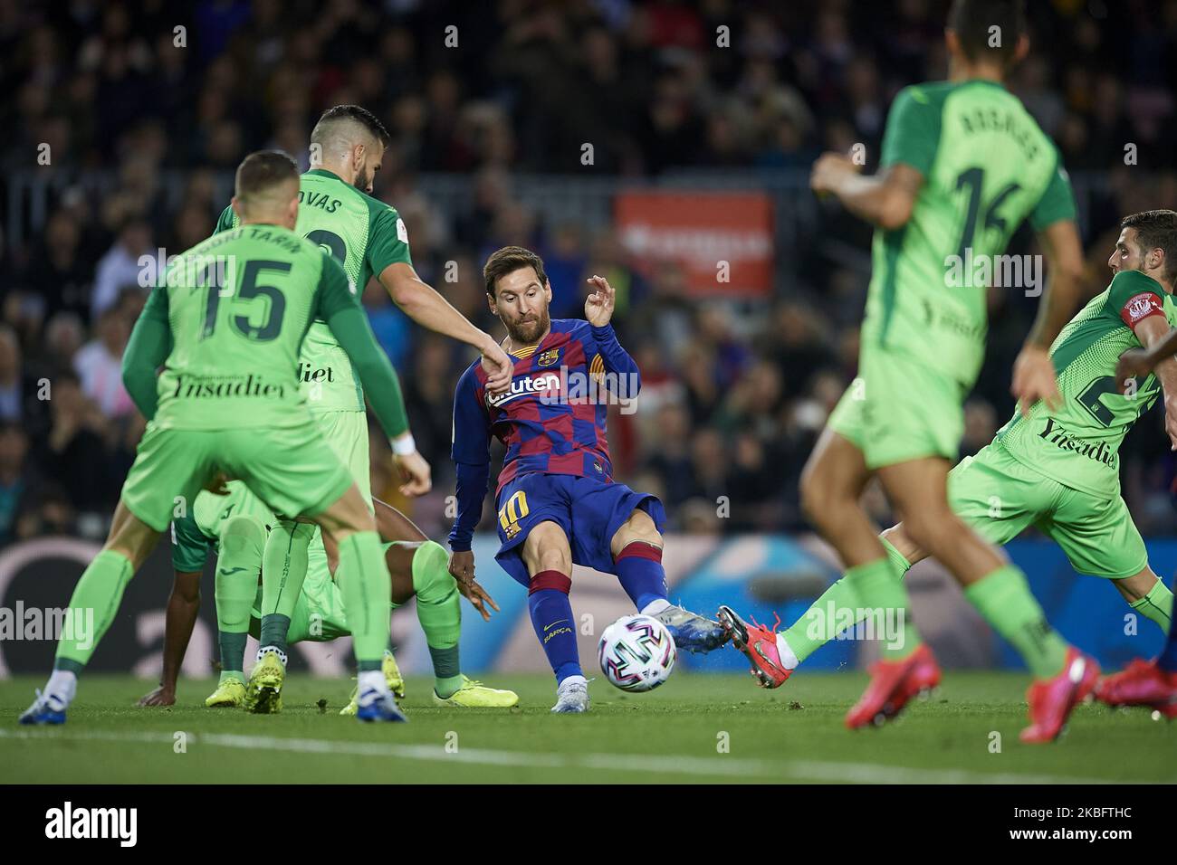 Lionel messi of barcelona shooting hi-res stock photography and images ...