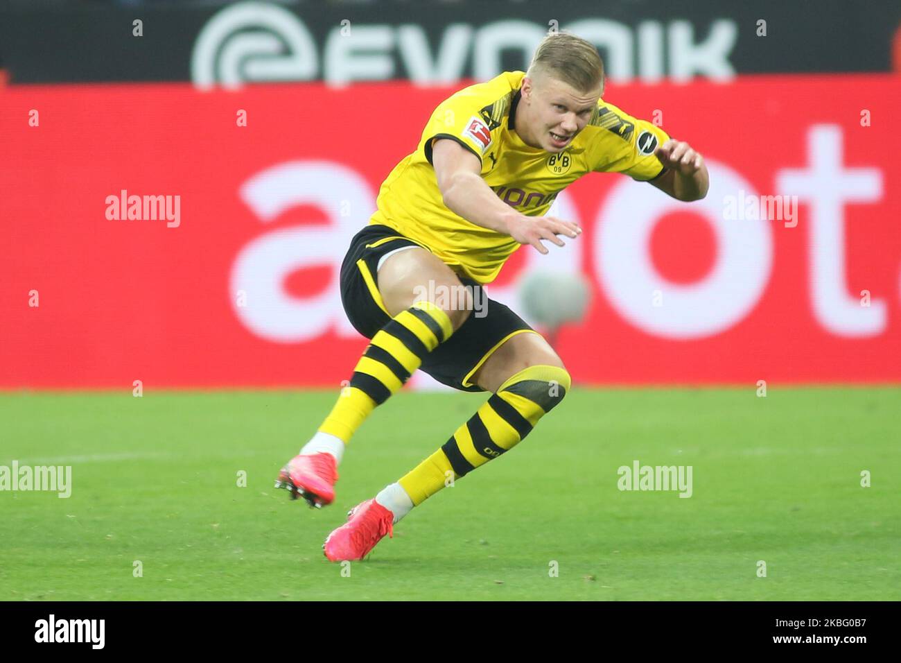 Erling haland borussia dortmund hi-res stock photography and images - Alamy