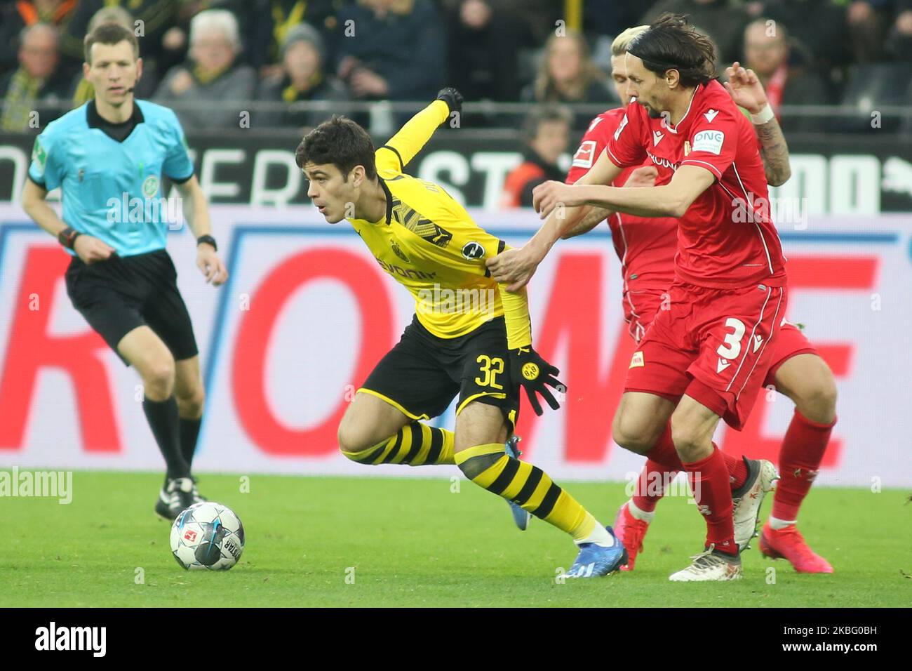 Giovanni Reyna (Borussia Dortmund) controls the ball during the 2019/20 ...