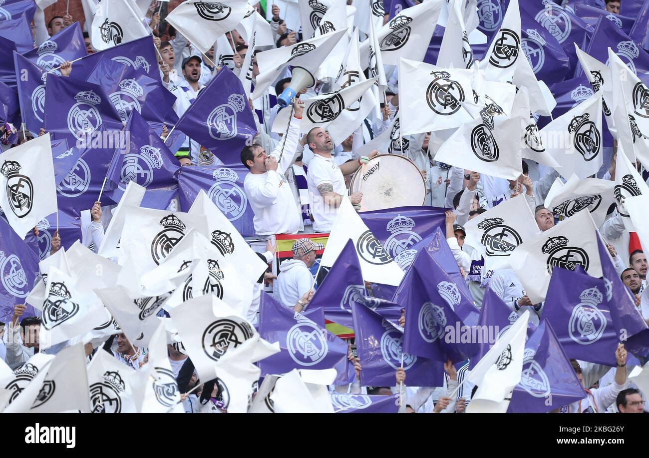 Santiago bernabeu fans hi-res stock photography and images - Alamy