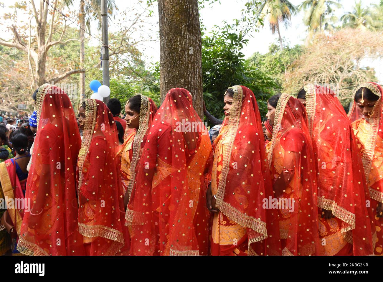 Tribal couples hi-res stock photography and images - Alamy