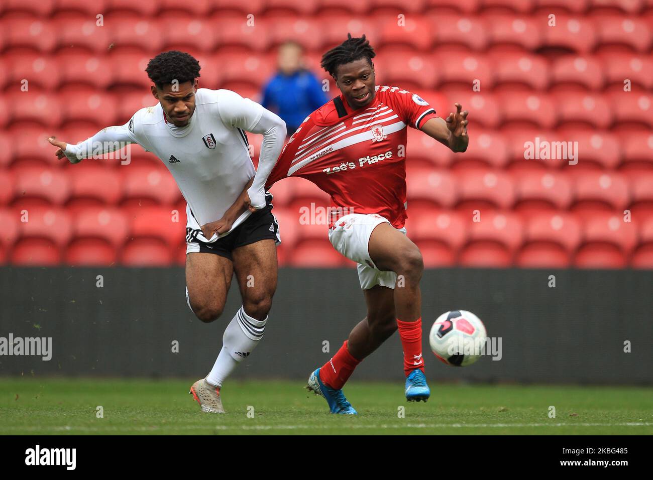 Sam Folarin of Middlesbrough battles with Fulham's Zico Asare during ...