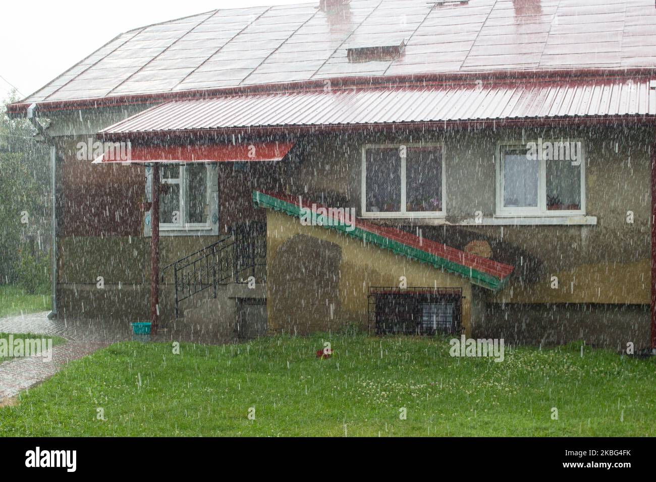 Yard rain hi-res stock photography and images - Alamy
