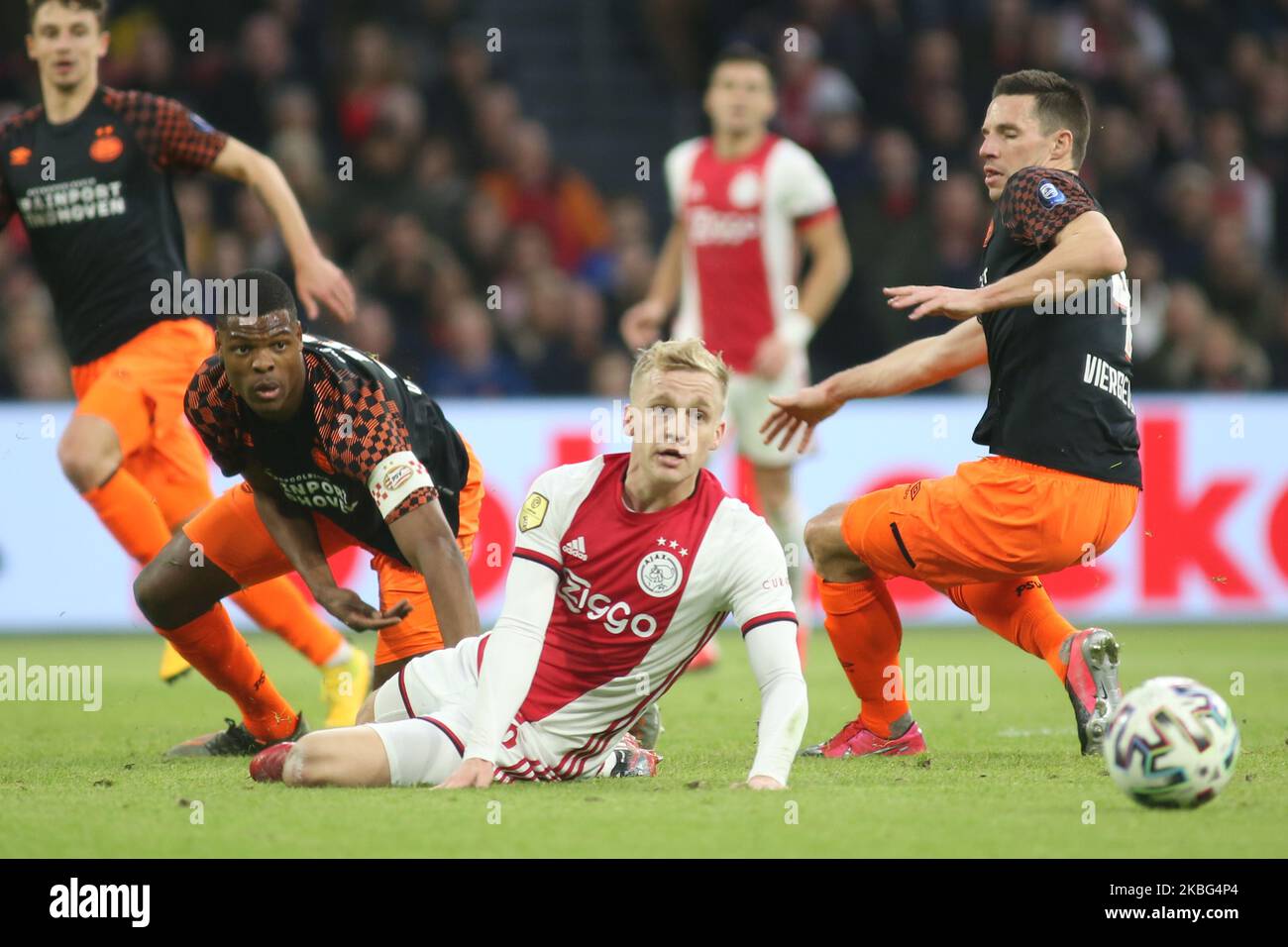 Denzel dumfries psv hi-res stock photography and images - Alamy