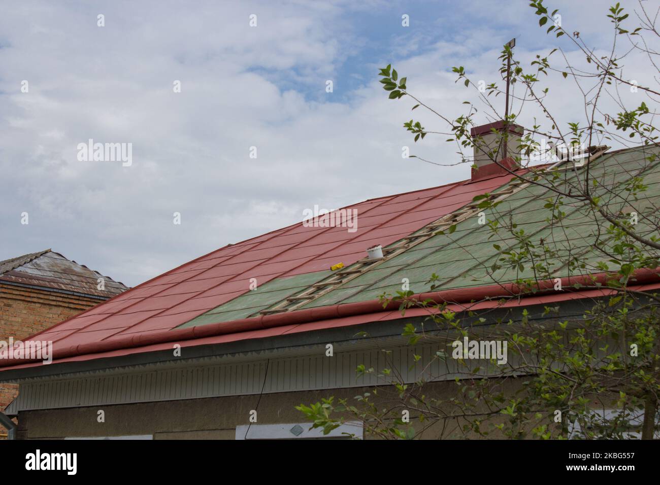 endless painting of the roof in red Stock Photo - Alamy