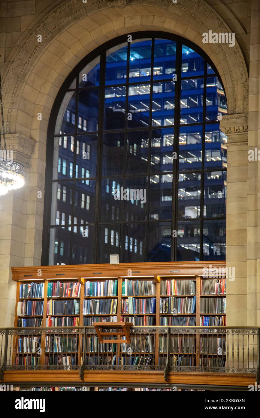 Inside the Rose Main Reading Room, the main reading room with side ...