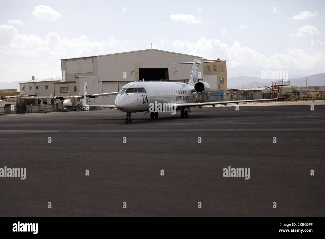A UN-plane, carrying Yemeni patients, takes off at the Sana'a Airport ...