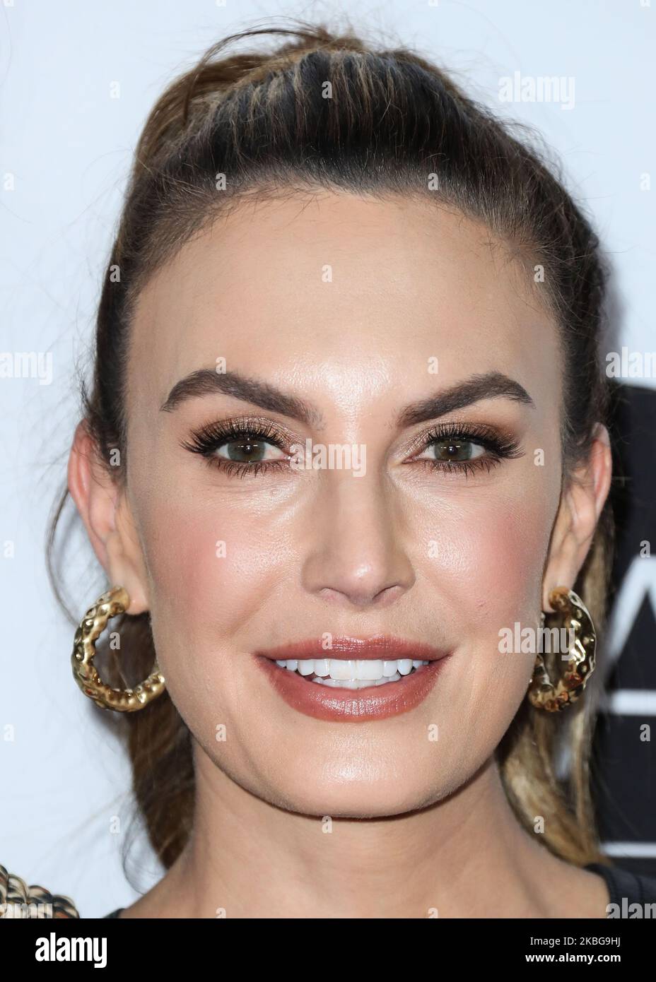 LOS ANGELES, CALIFORNIA, USA - FEBRUARY 05: Actress Elizabeth Chambers ...