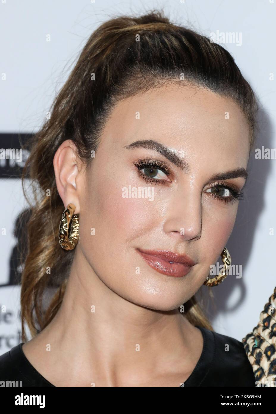 LOS ANGELES, CALIFORNIA, USA - FEBRUARY 05: Actress Elizabeth Chambers ...