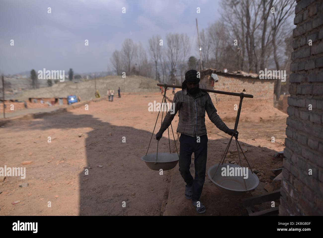 Factory workers india arrive hi-res stock photography and images - Alamy