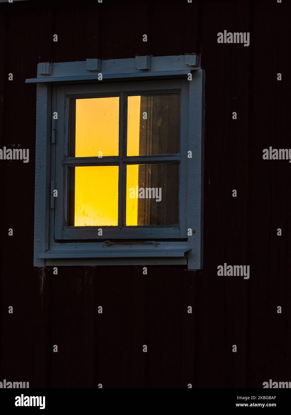 Golden light through window at sunset Stock Photo - Alamy