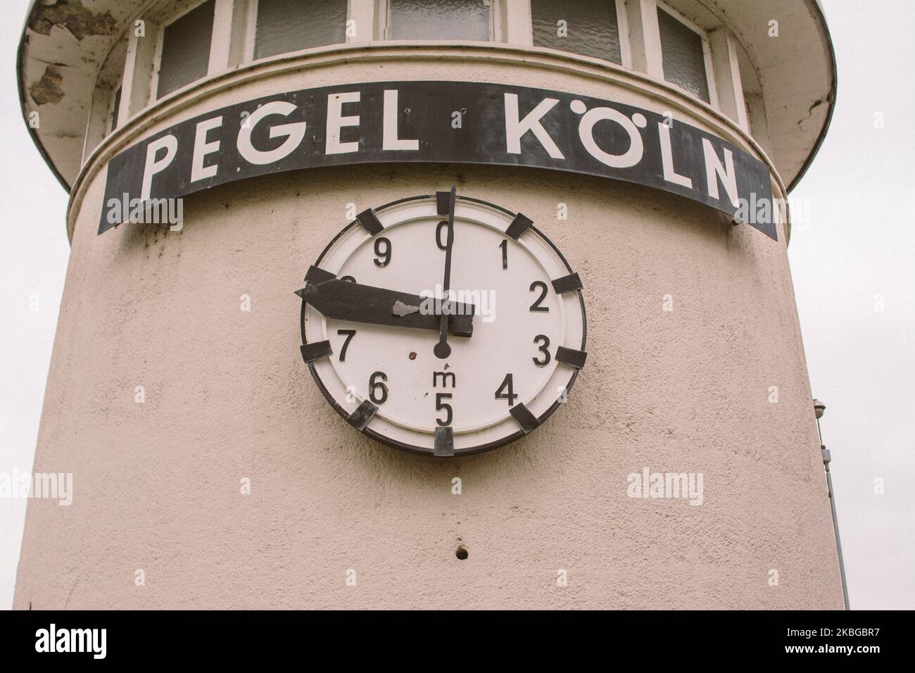 The flood information clock shows 8 meter above the normal river level ...