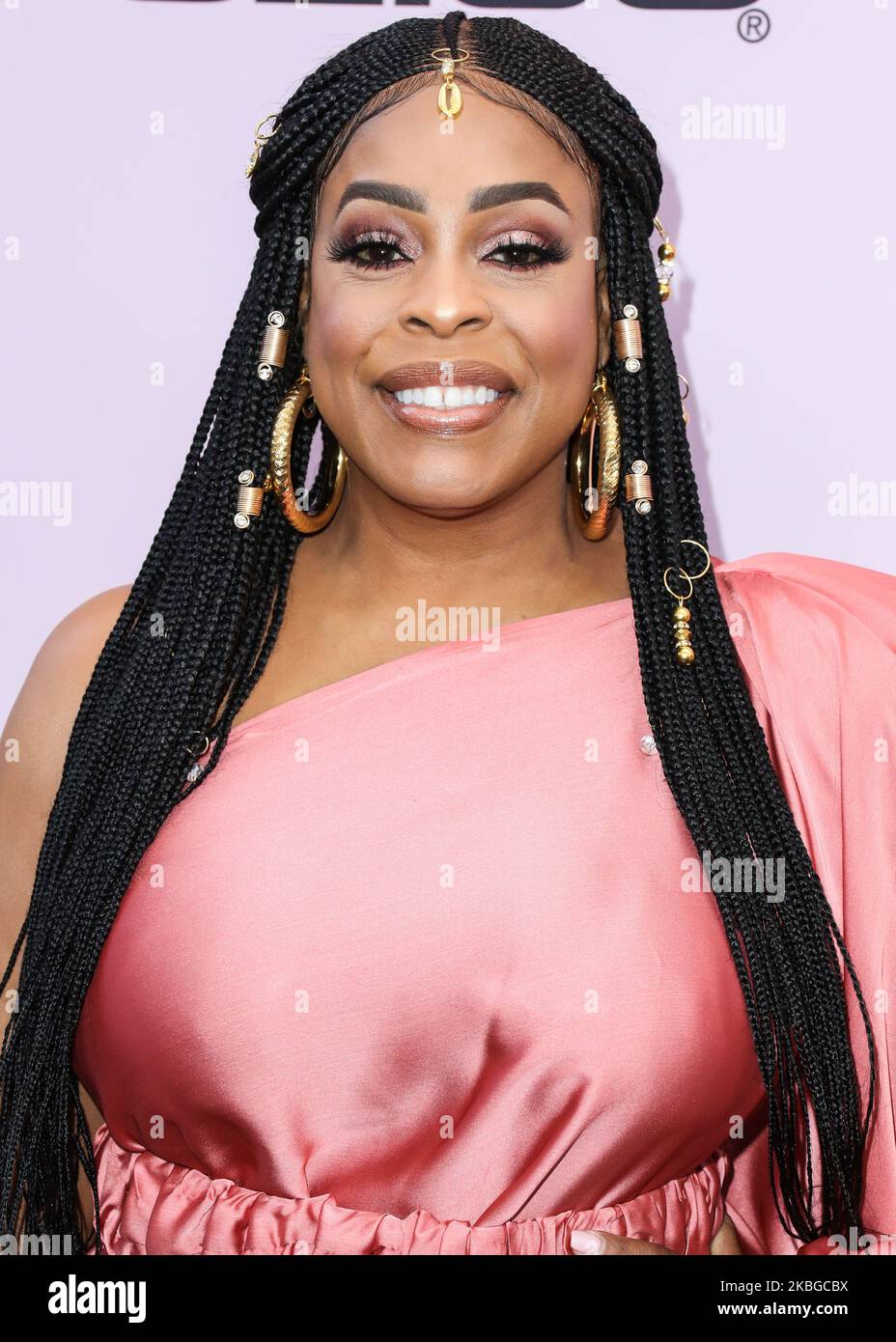 BEVERLY HILLS, LOS ANGELES, CALIFORNIA, USA - FEBRUARY 06: Niecy Nash ...