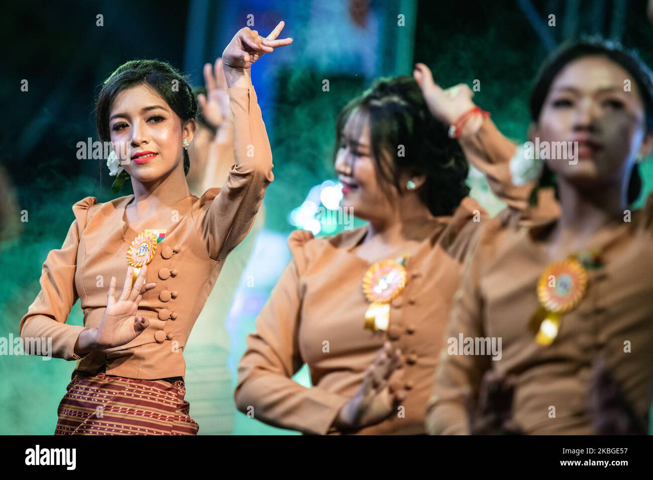 Shan ethnic woman in traditional attire perform on stage during a ...