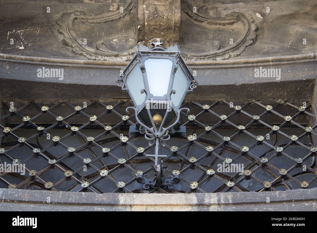 Black wrought iron street light hi-res stock photography and images - Alamy