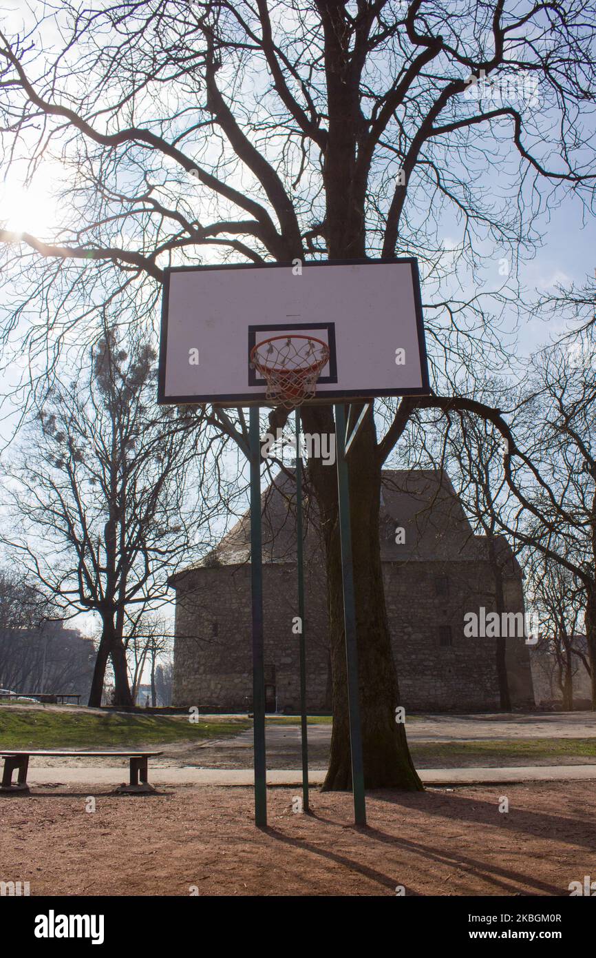 Basketball in the park hi-res stock photography and images - Alamy