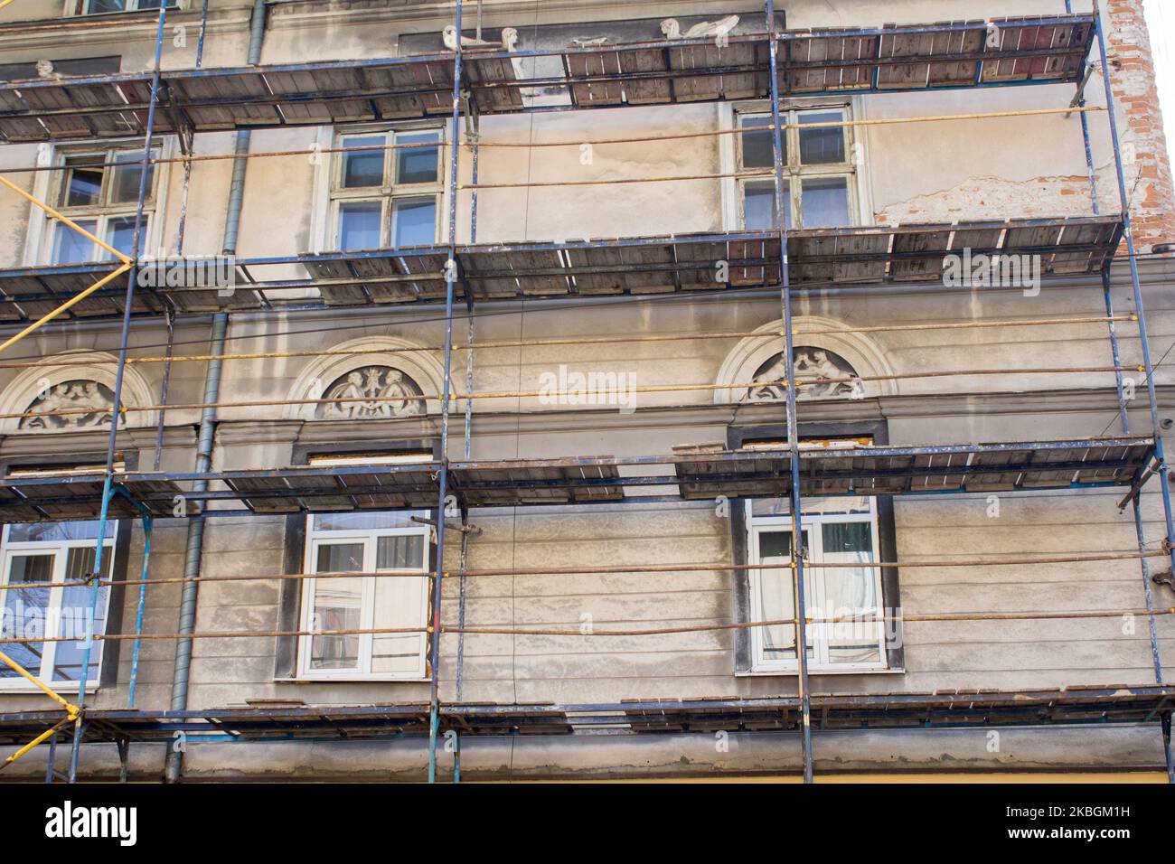 old house restoration facade scaffolding and the wall Stock Photo - Alamy