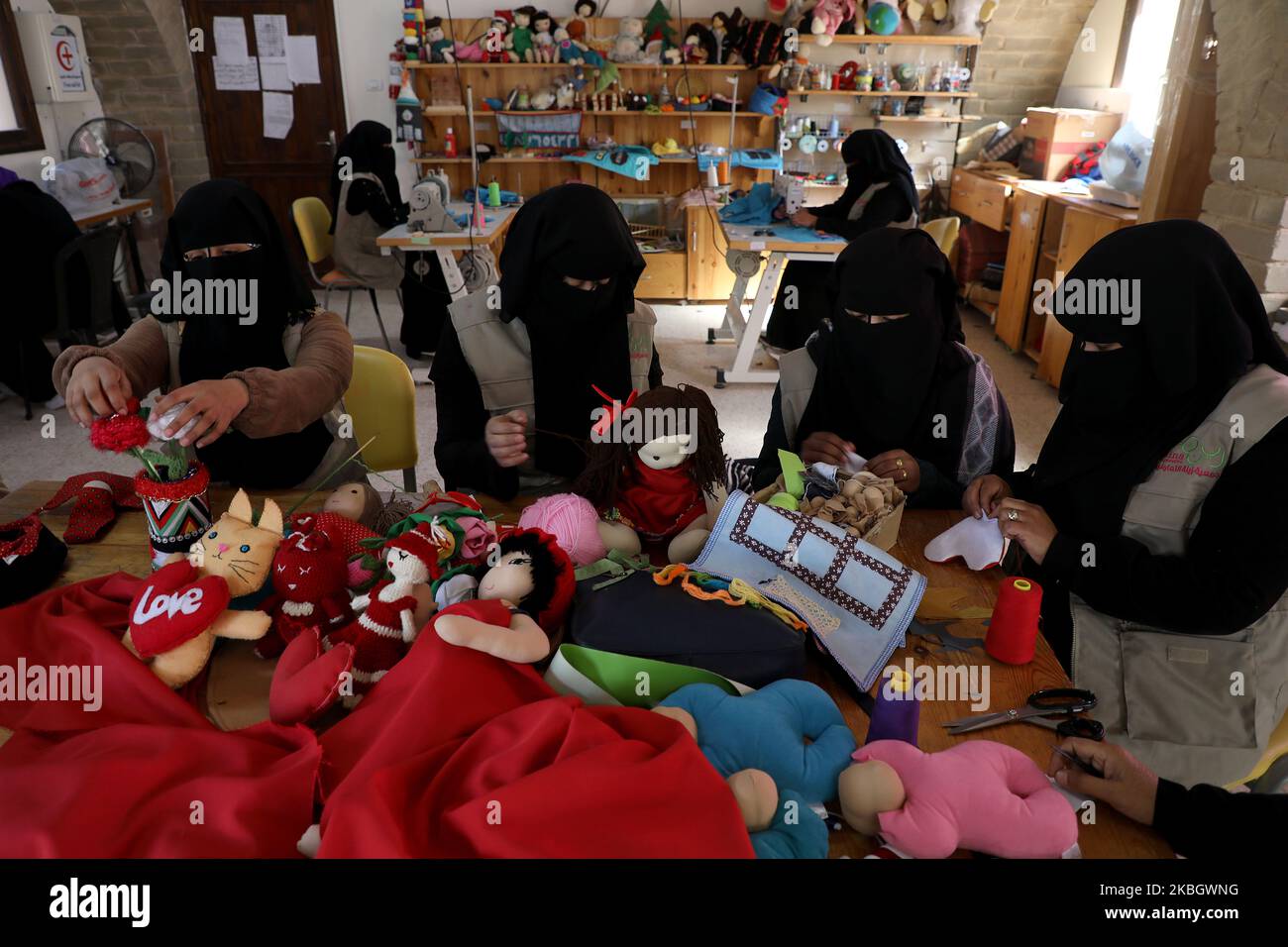 Palestinian artisans make Valentine's Day gifts at Zeina Association ...