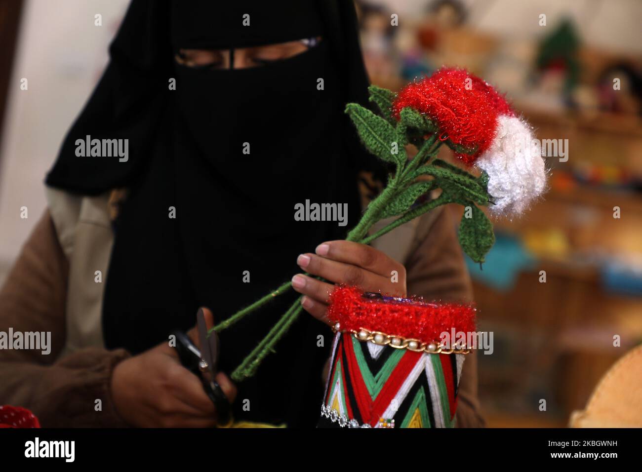 Palestinian artisans make Valentine's Day gifts at Zeina Association ...