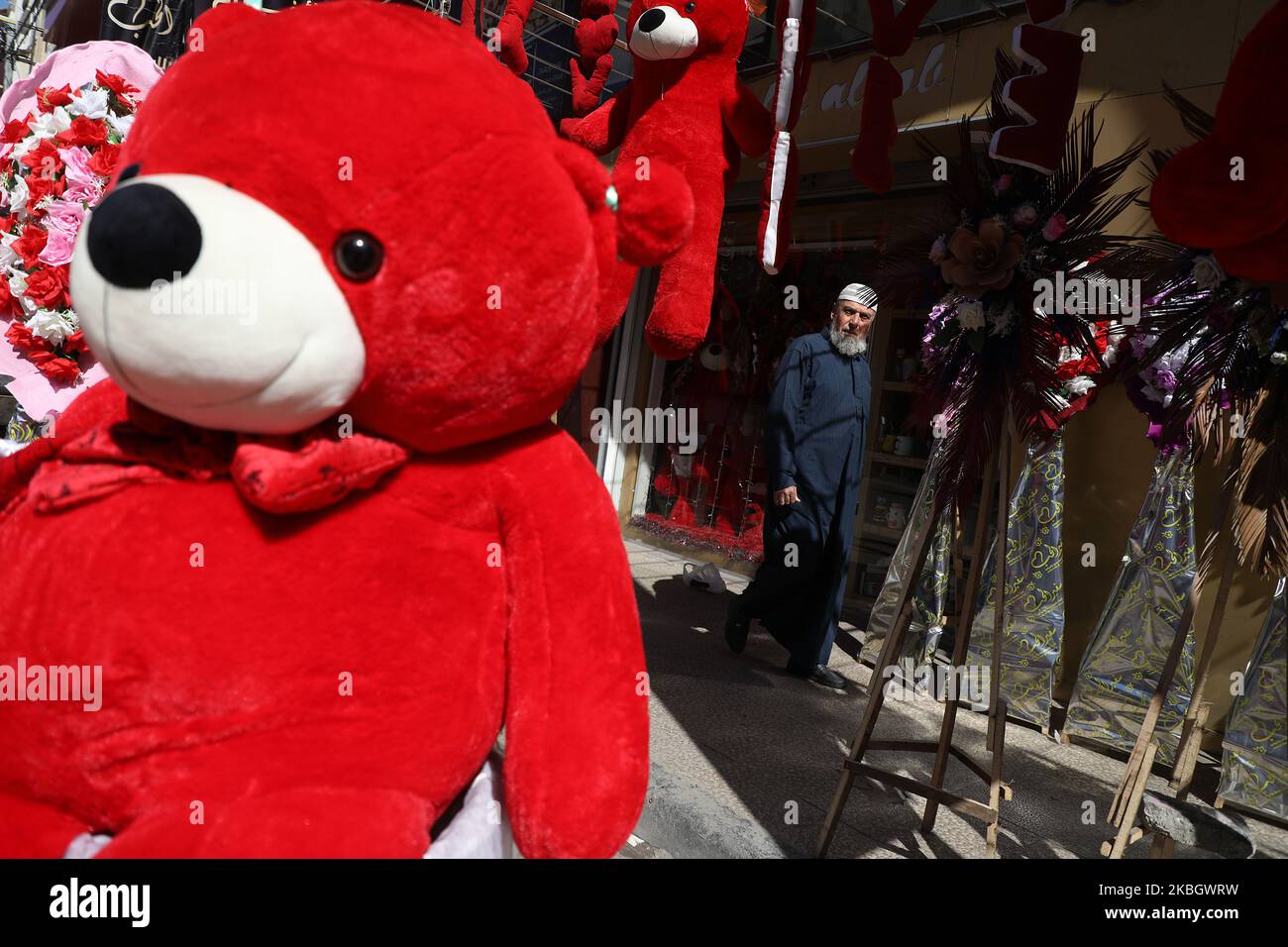 Elderly palestinian walks hi-res stock photography and images - Alamy