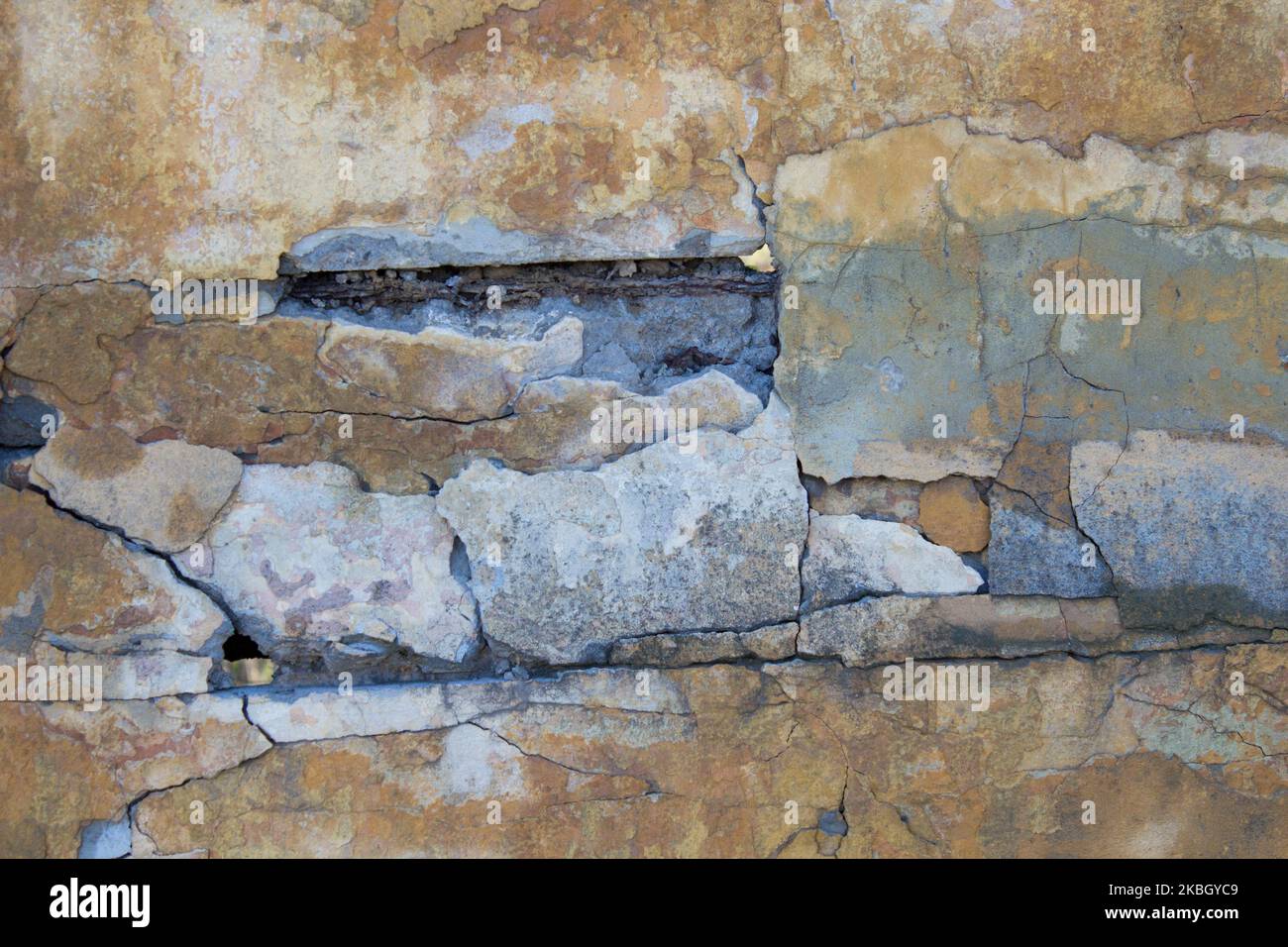Concrete block cracks hi-res stock photography and images - Alamy