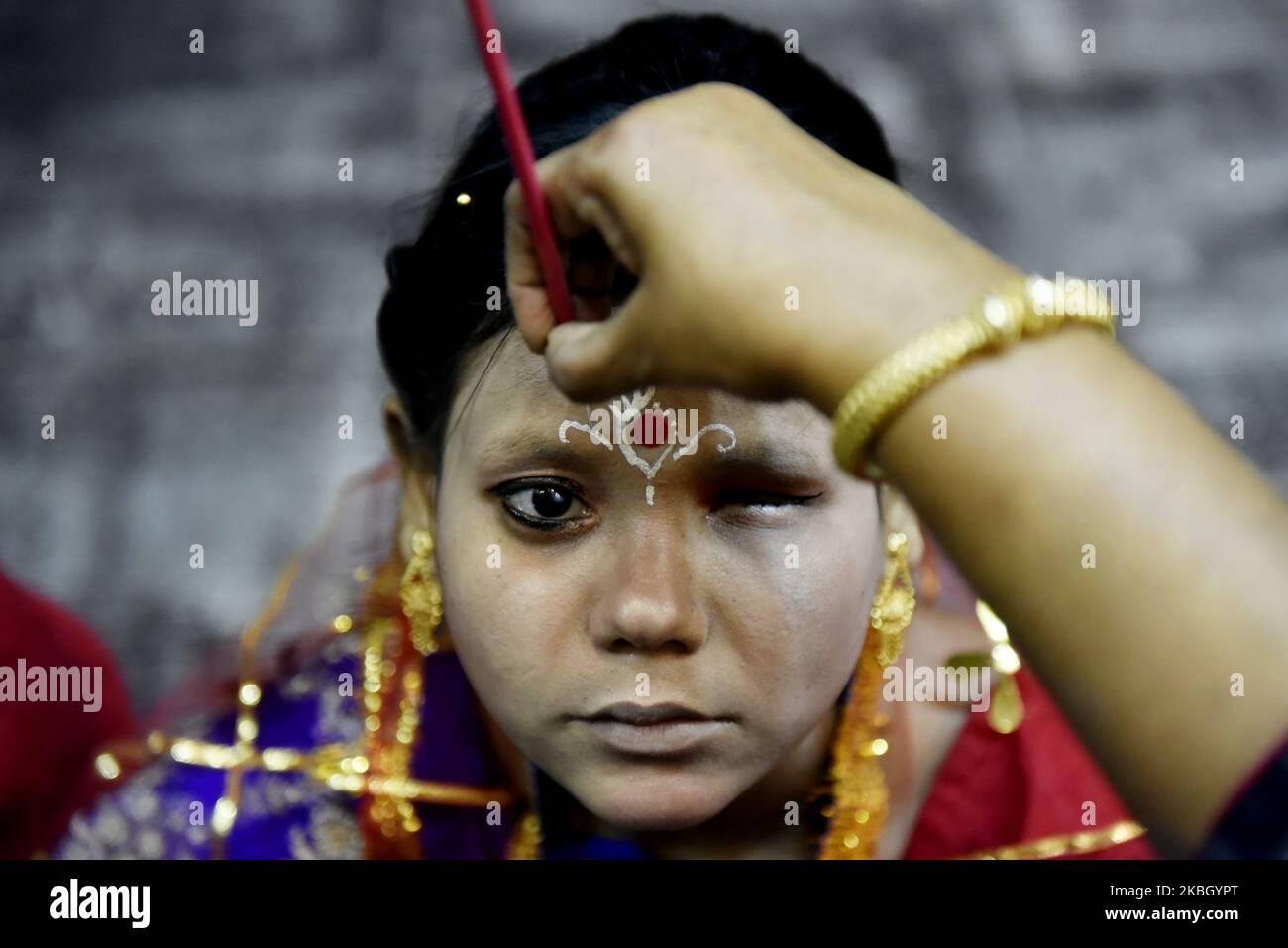 Blind bride hi-res stock photography and images - Alamy