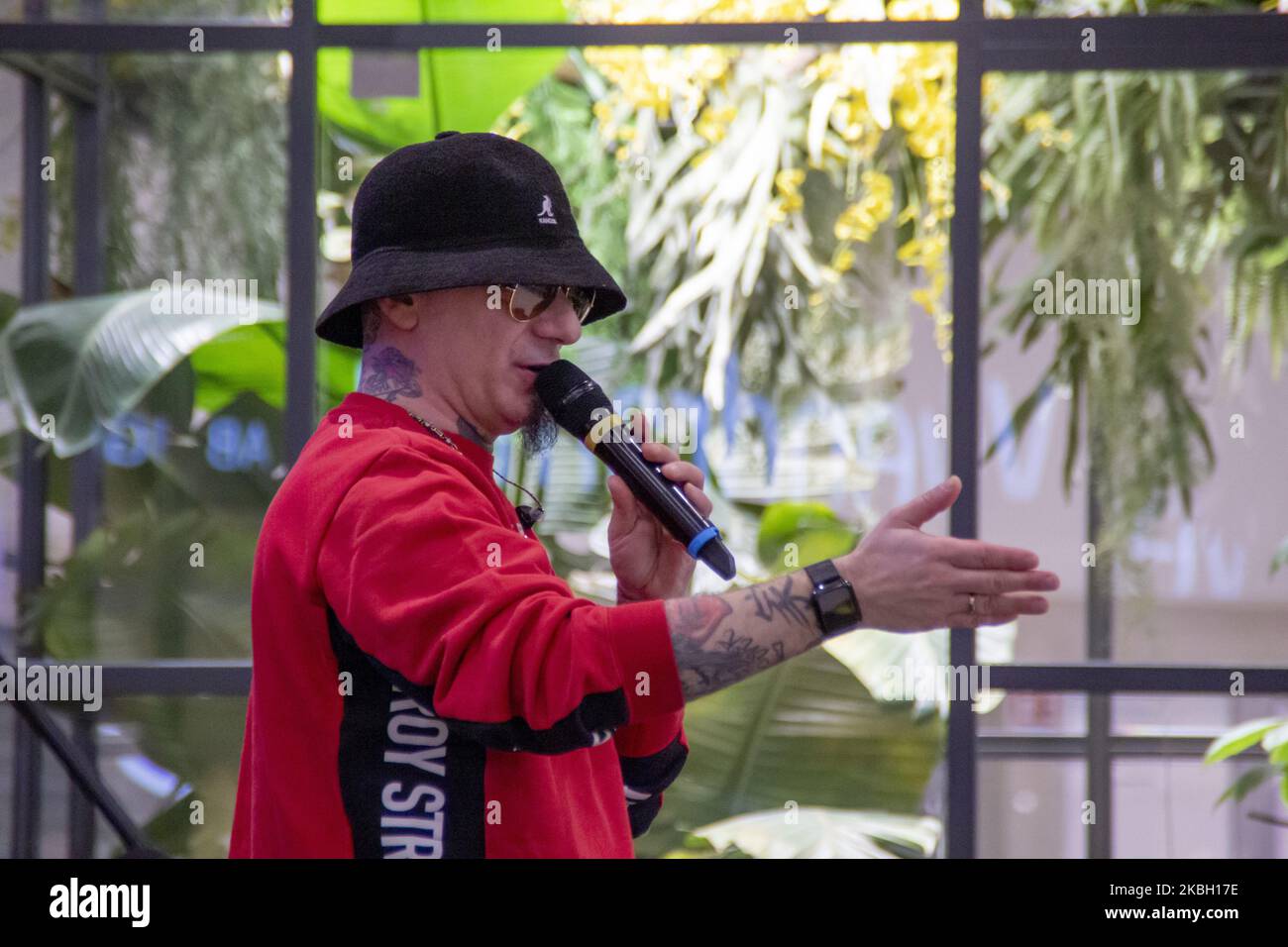 New album reale hi-res stock photography and images - Alamy