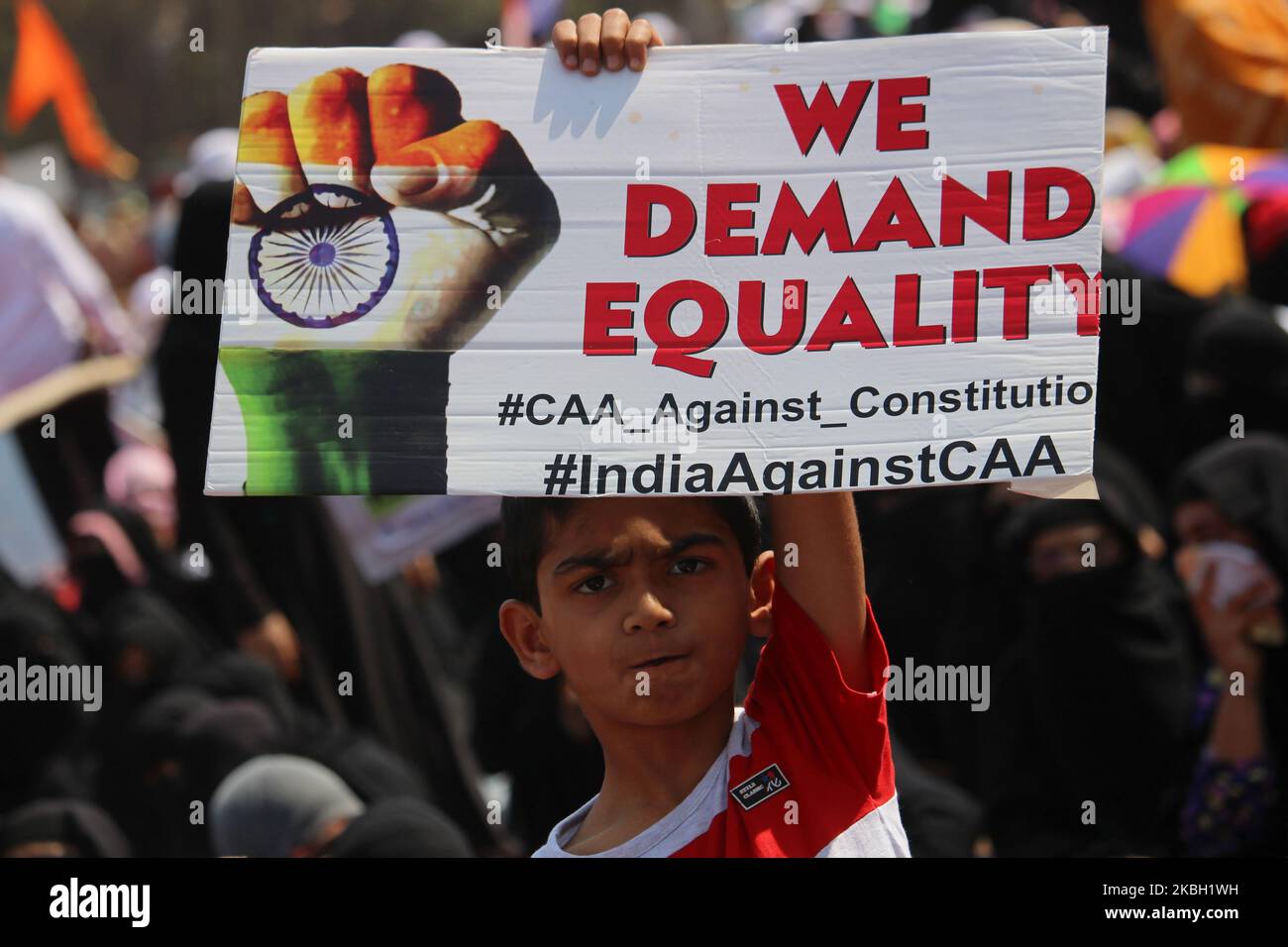 Mumbai child placard hi-res stock photography and images - Alamy