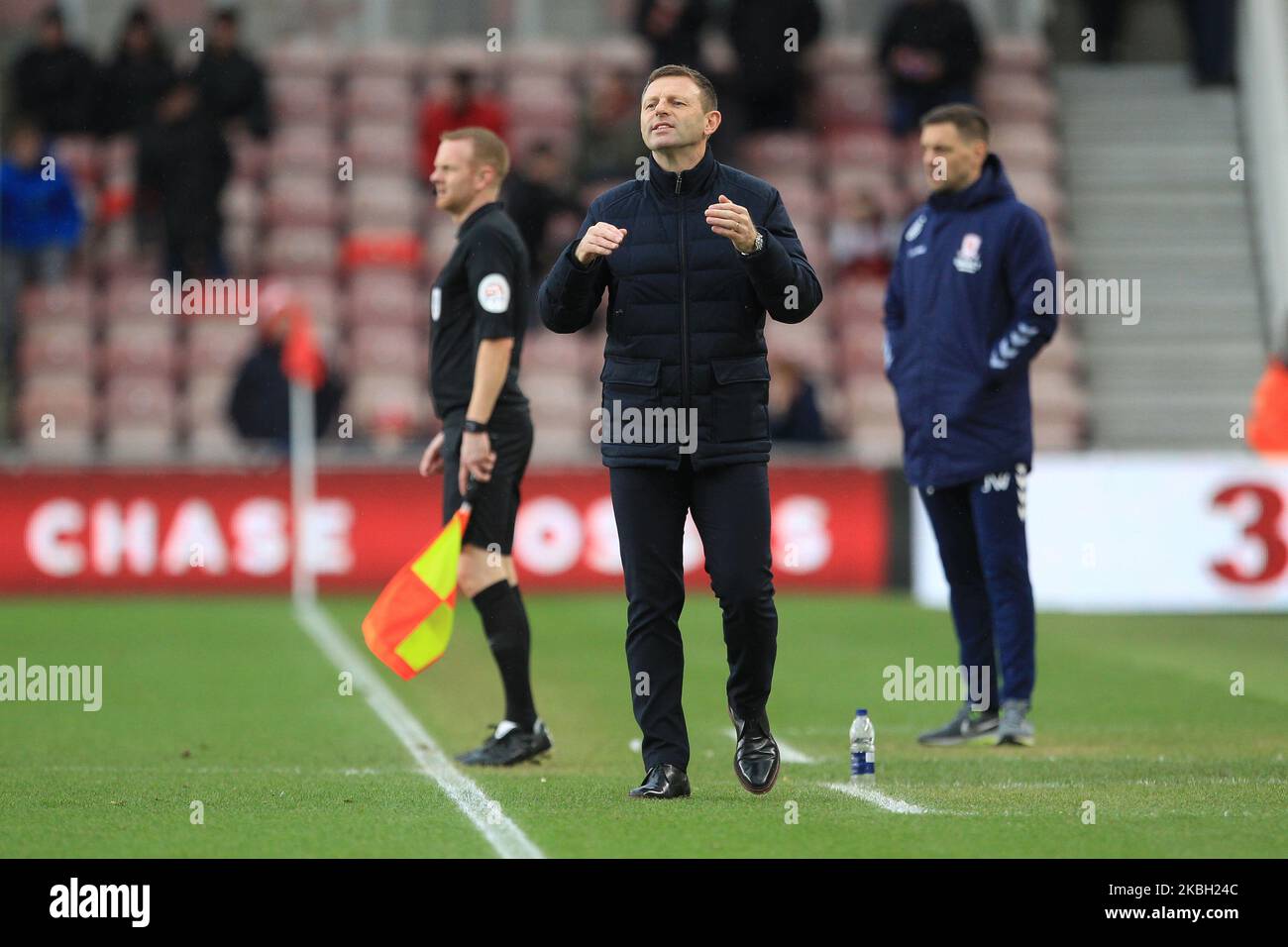 Luton Town manager Graham Jones during the Sky Bet Championship match ...