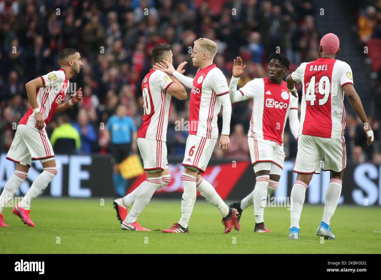 Dusan Tadic (Ajax) celebrates his goal with team mates his goal 1:0 ...