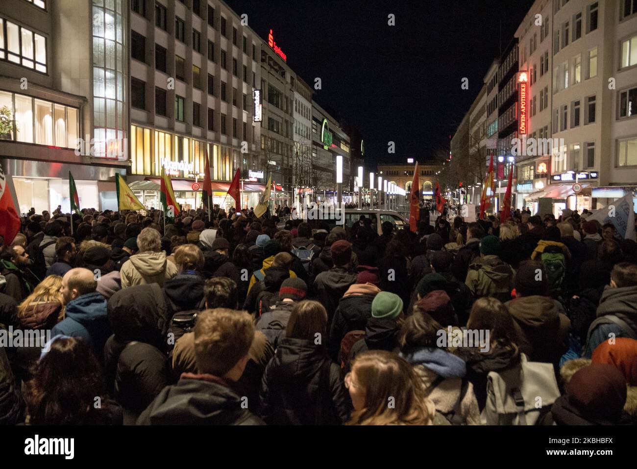 After the presumably racially motivated right-wing terrorist attack in ...