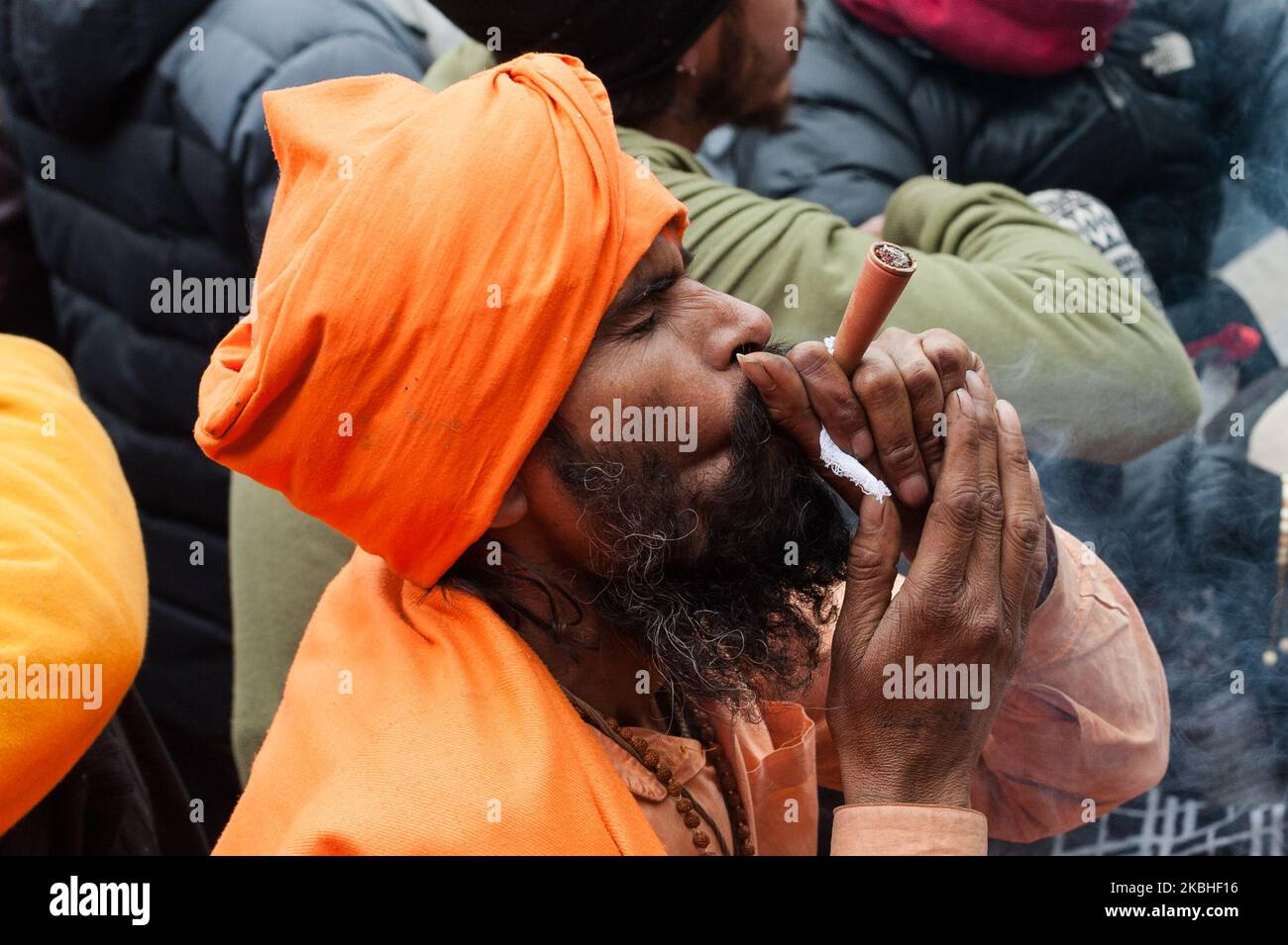 Using clay pipe hi-res stock photography and images - Alamy