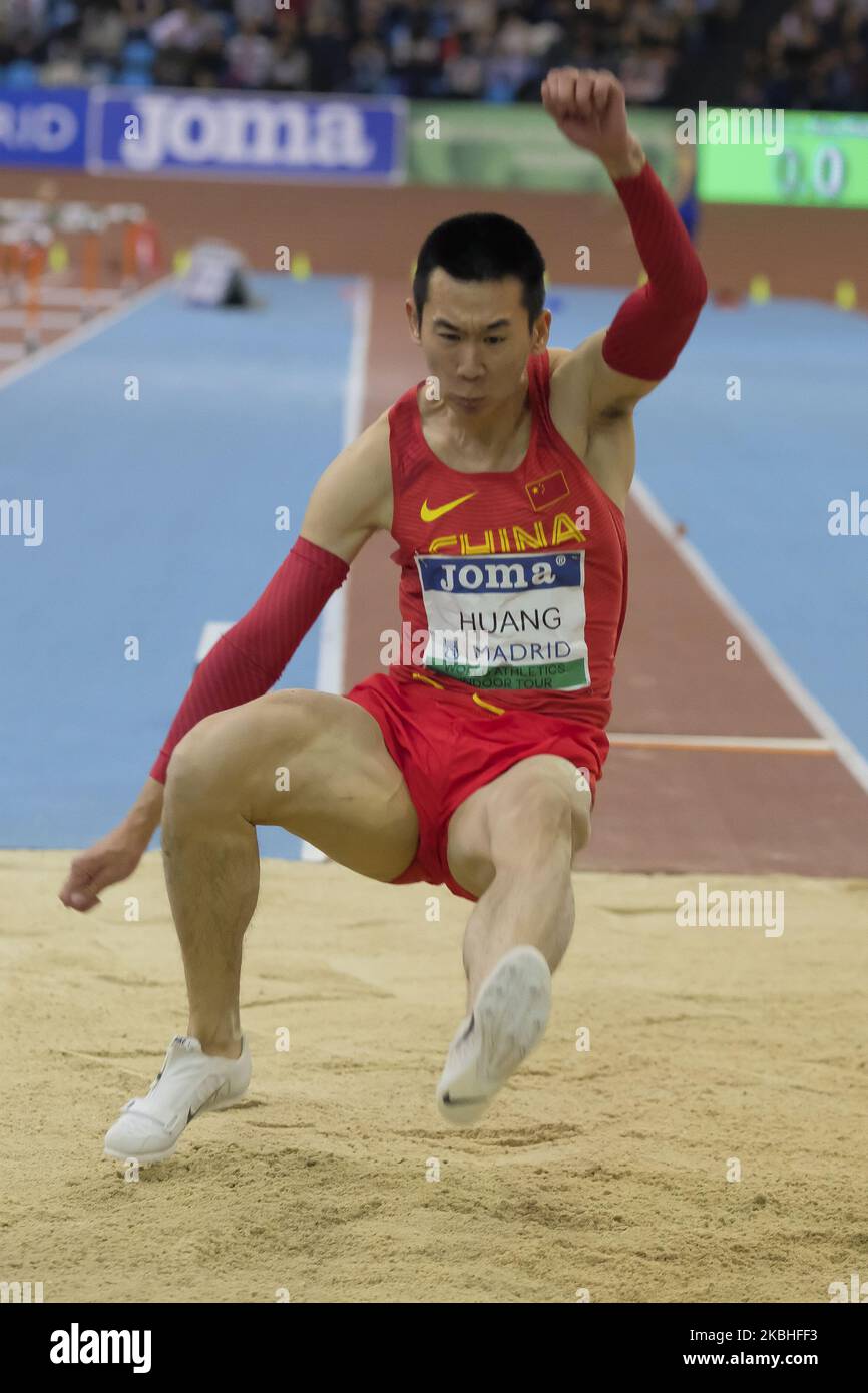 Athlete long jump indoor hi-res stock photography and images - Alamy