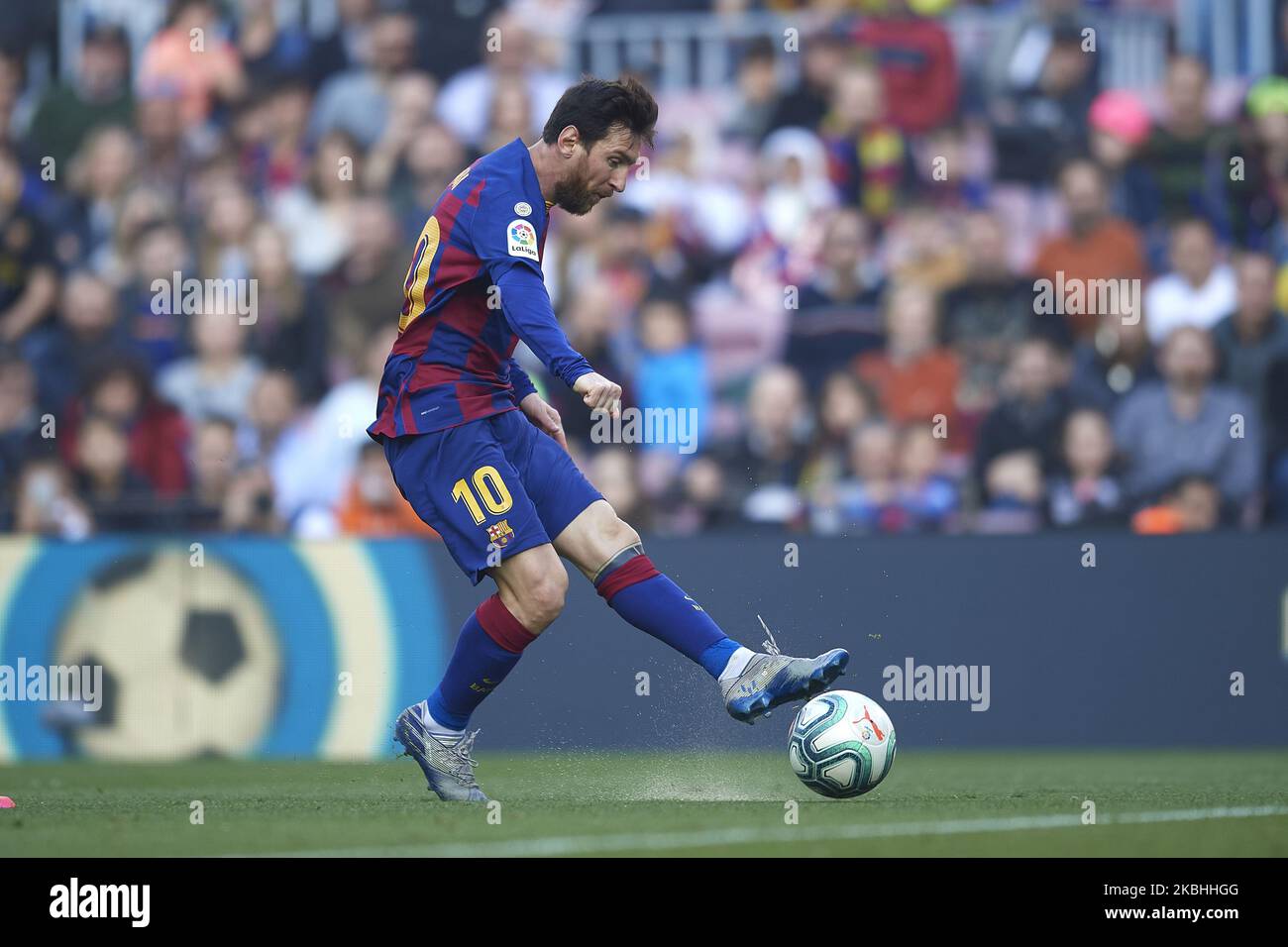 Lionel messi of barcelona shooting hi-res stock photography and images ...