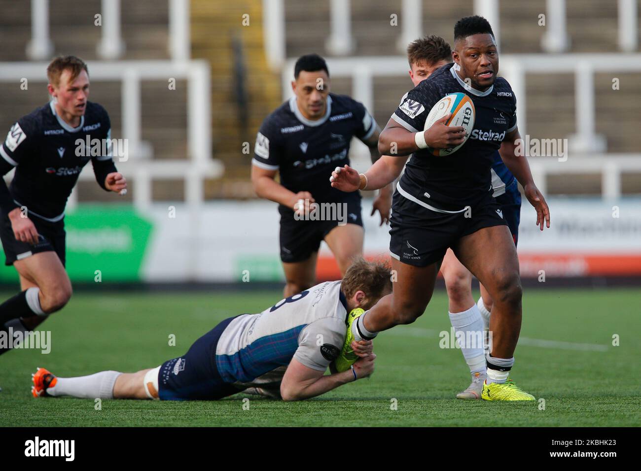 Simon uzokwe of newcastle falcons hi-res stock photography and images ...