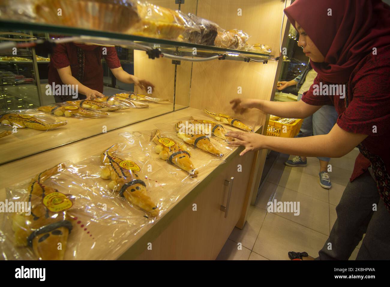 Crocodile shaped bread hi-res stock photography and images - Alamy
